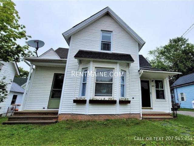 180 Fourth St 4 beds, 2 full baths
