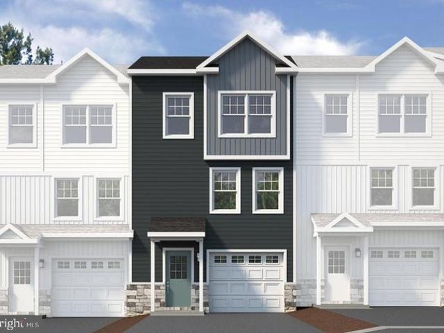 180 Highpoint Park Dr, Pleasant Gap, PA 16823