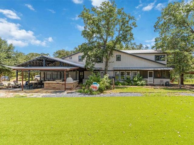 180 Ironstone Rd, Smithville, TX 78957