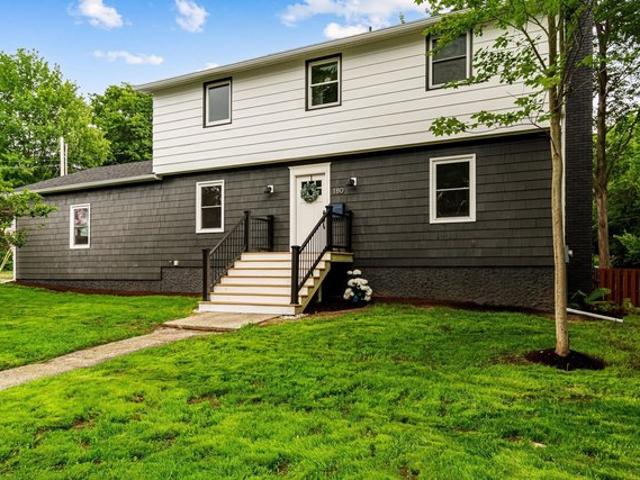 180 Laurel Hill Dr, South Burlington, VT 05403