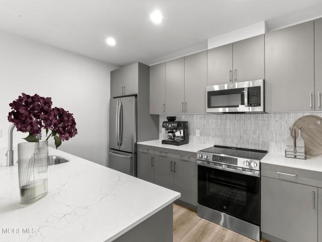 180 Morris Avenue Unit 207