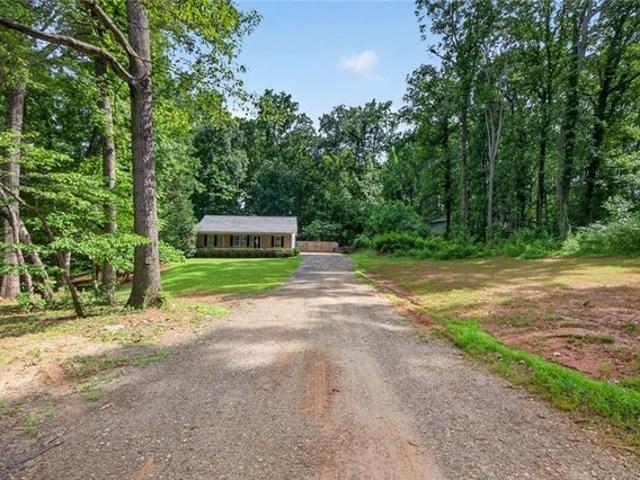 180 McCready Dr, Dallas, GA 30157