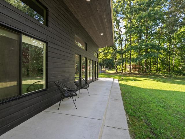 180 Meadowbrook Dr