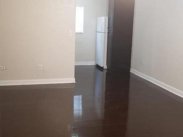180 NE 71st St #2, Miami, FL 33138