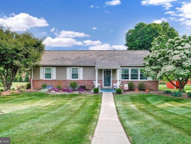 180 Southview Dr, York, PA 17402