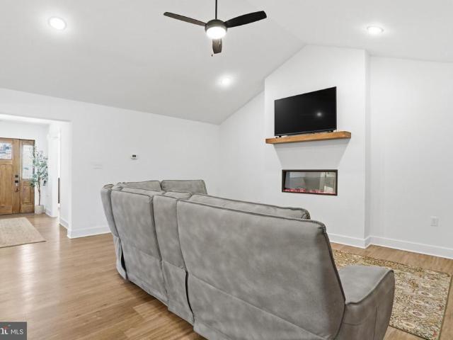 180 Sachem Hill