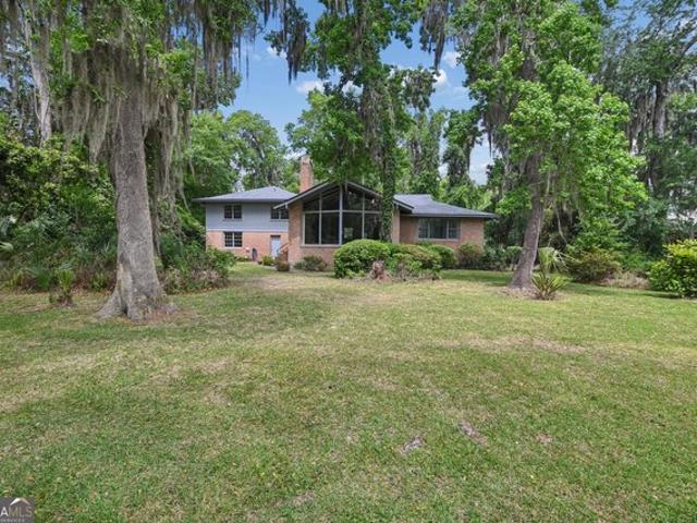 180 Saint Clair Dr, Saint Simons, GA 31522