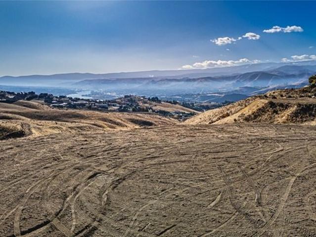 180 Sequoia Ln, Wenatchee, WA 98801