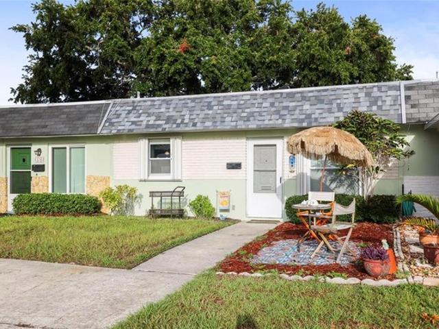 180 Sky Loch Dr W, Dunedin, FL 34698