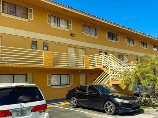 180 Royal Palm Rd Apt 216, Hialeah Gardens, FL 33016
