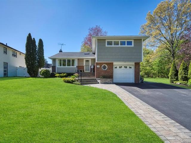180 Radcliff Dr, East Norwich, NY 11732