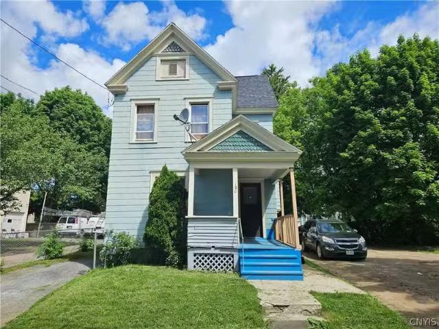 180 W CORNING AVE, SYRACUSE, NY 13205 Single Family Residence.
