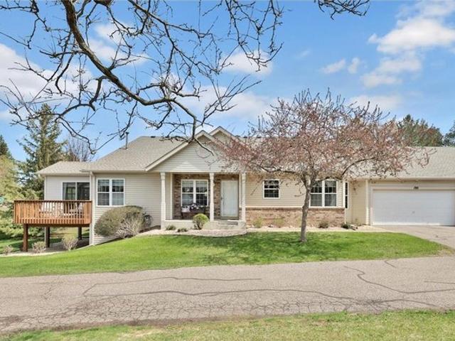 180 Wedgewood Dr, Mahtomedi, MN 55115