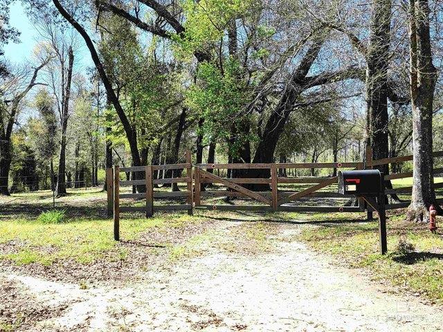 180 Tanner Ln, Brewton, AL 36426