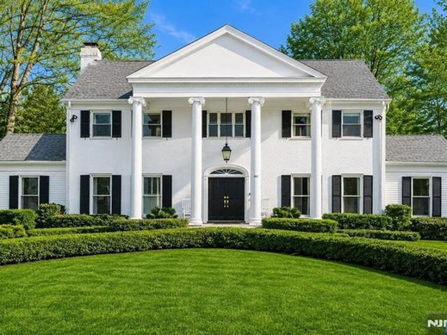 180 Tekening Dr, Tenafly, NJ 07670