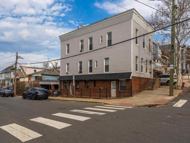 180 Thorne St