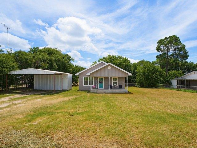 180 Trail Dr, Bowie, TX 76230