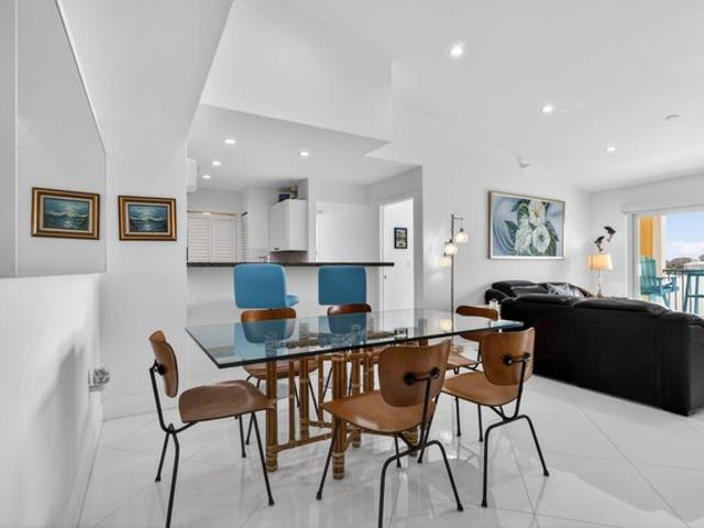 180 Yacht Club Way Apt 304, Hypoluxo, FL 33462