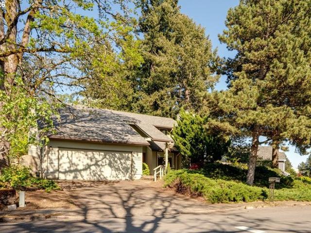 18140 Stonewood Dr, Gladstone, OR 97027