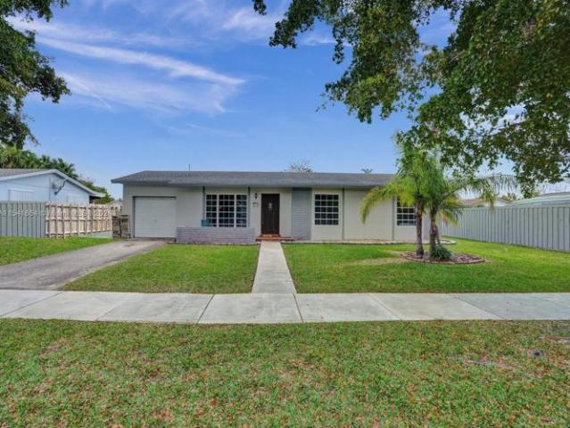 18145 SW 92nd Ct, Palmetto Bay, FL 33157