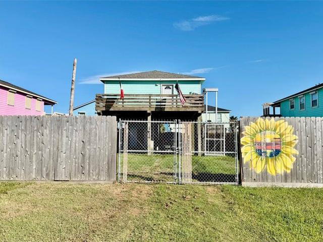 1814 Blue Water Hwy, Surfside Beach, TX 77541
