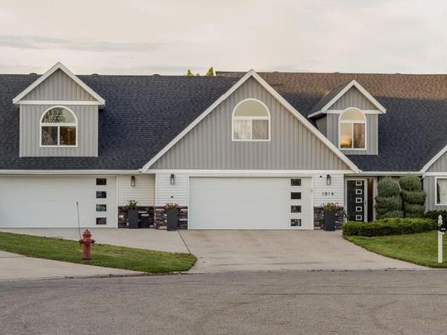 1814 Brentwood Ct, West Fargo, ND 58078