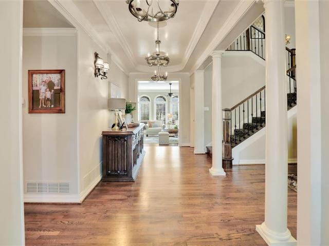 1814 Lakeshore Court