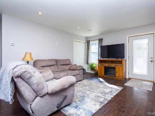 1814 Leland Road