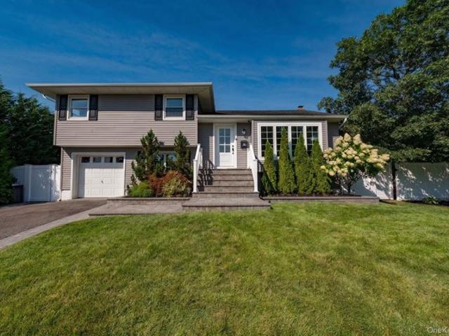 1814 Robin Ln, Bellmore, NY 11710