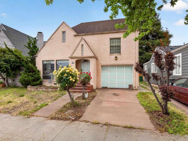 1814 Th Ave