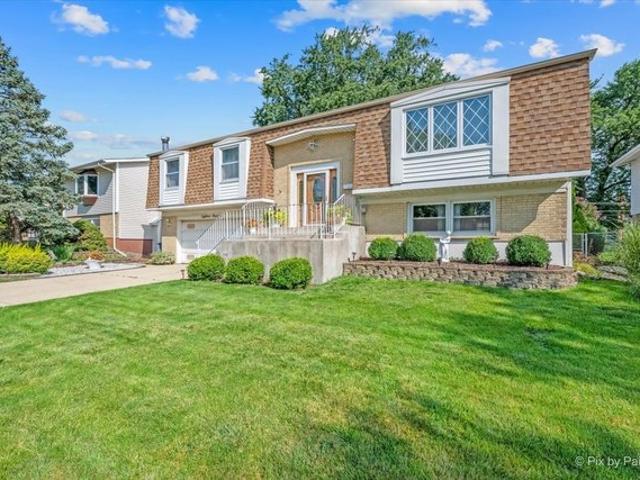 1814 W Catalpa Ln, Mount Prospect, IL 60056