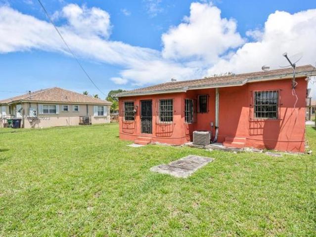 1814 73rd St NW, Miami, FL 33147
