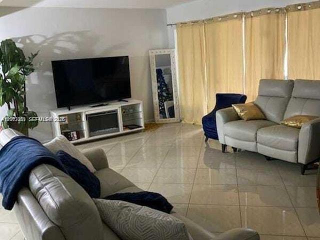 1815 NW 56th Ter, Unit 15, Lauderhill, FL 33313 | MLS #A12003