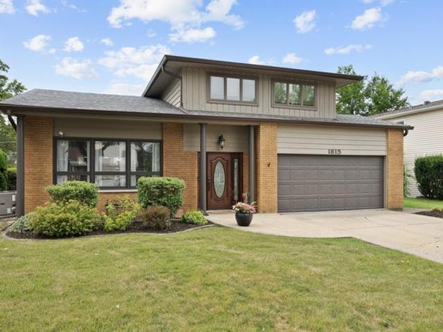1815 Azalea Ln, Mount Prospect, IL 60056