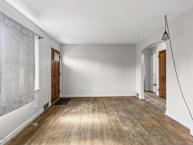 1815 Curry Rd, Rotterdam, NY 12306 | Compass
