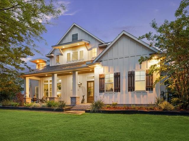 1815 Charter St, Columbus, TX 78934
