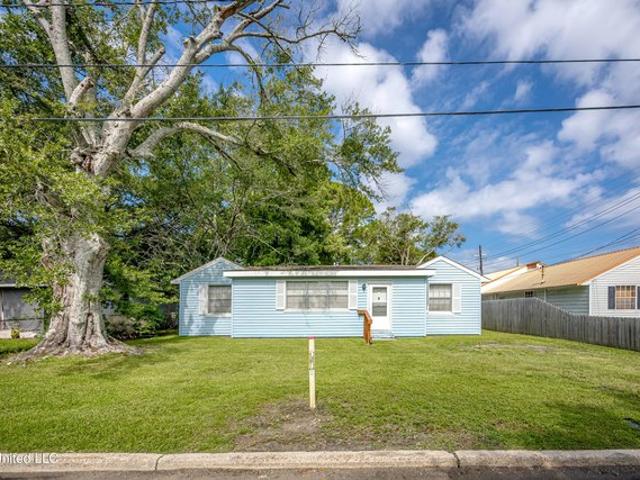 1815 Cherubusco St, Pascagoula, MS 39567