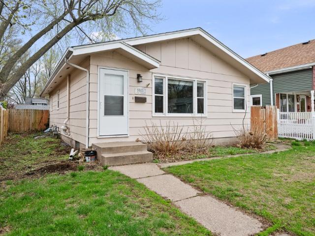 1815 Cody St, Bettendorf, IA 52722 | MLS #12622 | Compass