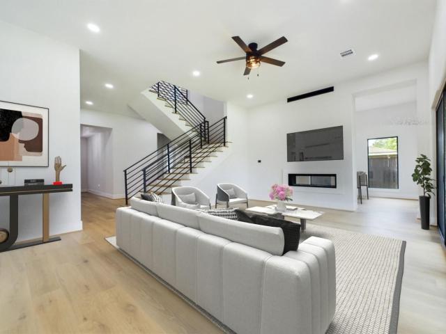 1815 Ebony Ln, Houston, TX
