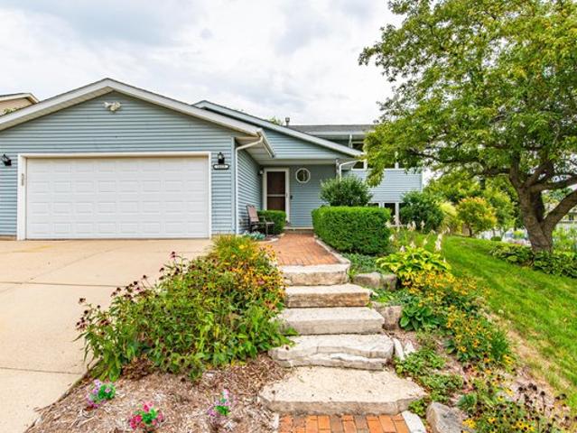 1815 Erin Ln, Waukesha, WI 53188