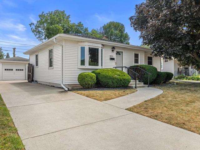 1815 Jupiter Ave, Racine, WI 53404