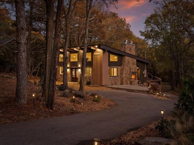 1815 Lula Lake Rd, Lookout Mountain, GA 30750