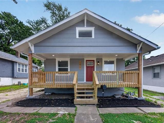 1815 S Overton Ave, Independence, MO 64052