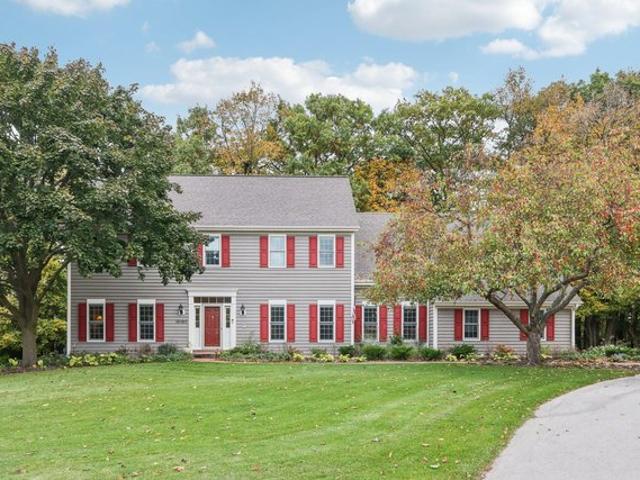18160 Kestrel Ct, Brookfield, WI 53045