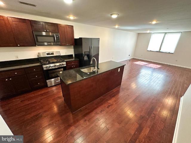 1816 N Front St # B