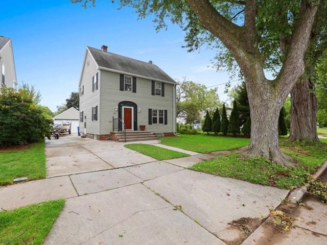 1816 N Superior St, Appleton, WI 54911