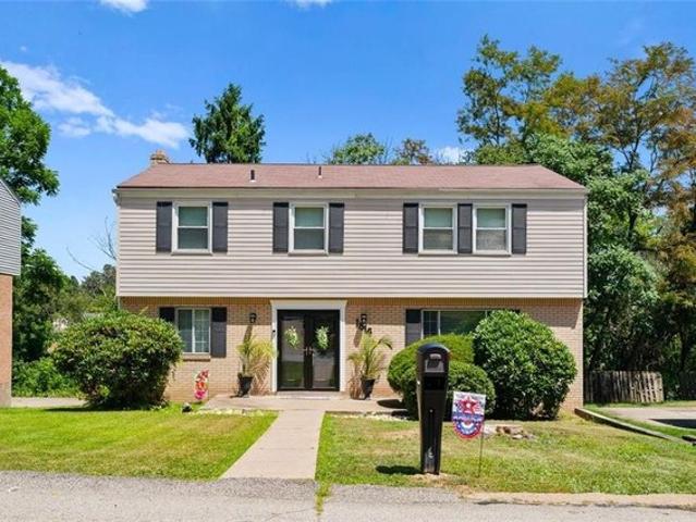 1816 Gina Dr, West Mifflin, PA 15122