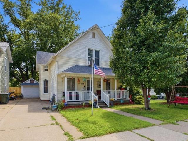 1816 Hershey Ave, Muscatine, IA 52761