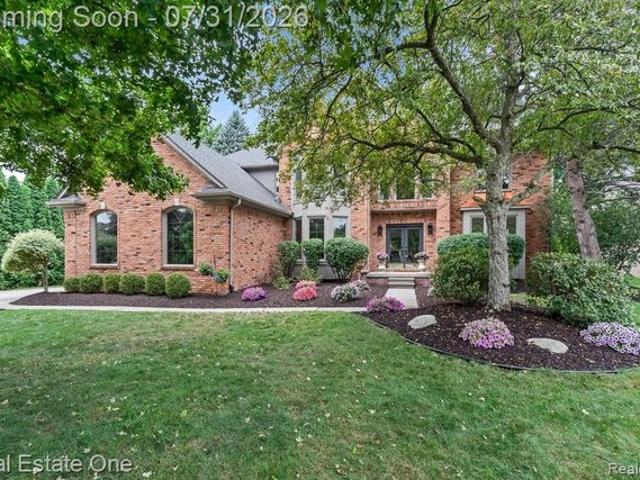 1816 Sudbury Ct, Rochester Hills, MI 48306