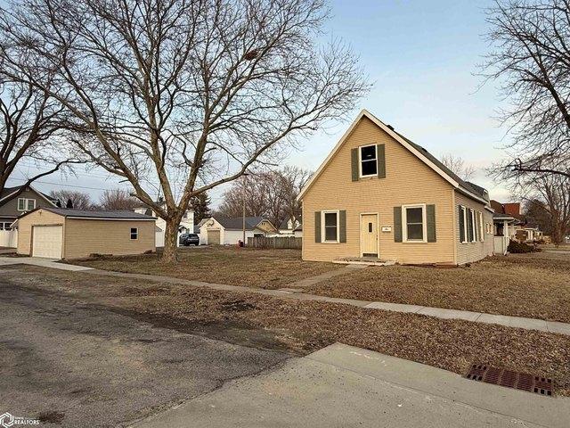 1816 S 8th St, Burlington, IA 52601